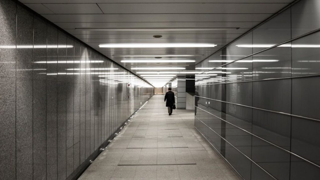 Tipos de luces para iluminar pasillos comparadas - QueComparación.com